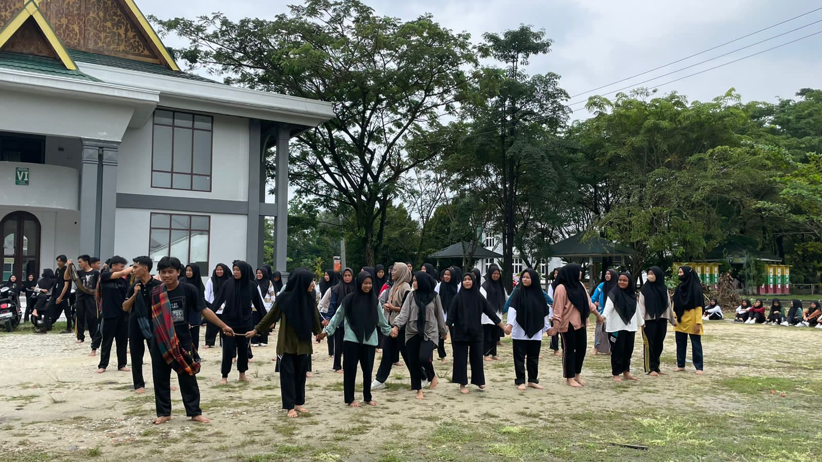 PGMI MERDEKA DALAM RANGKA MEMERIAHKAN HUT RI KE-78 - PGMI UIN Suska Riau PGMI MERDEKA DALAM RANGKA MEMERIAHKAN HUT RI KE-78 - PGMI UIN Suska Riau